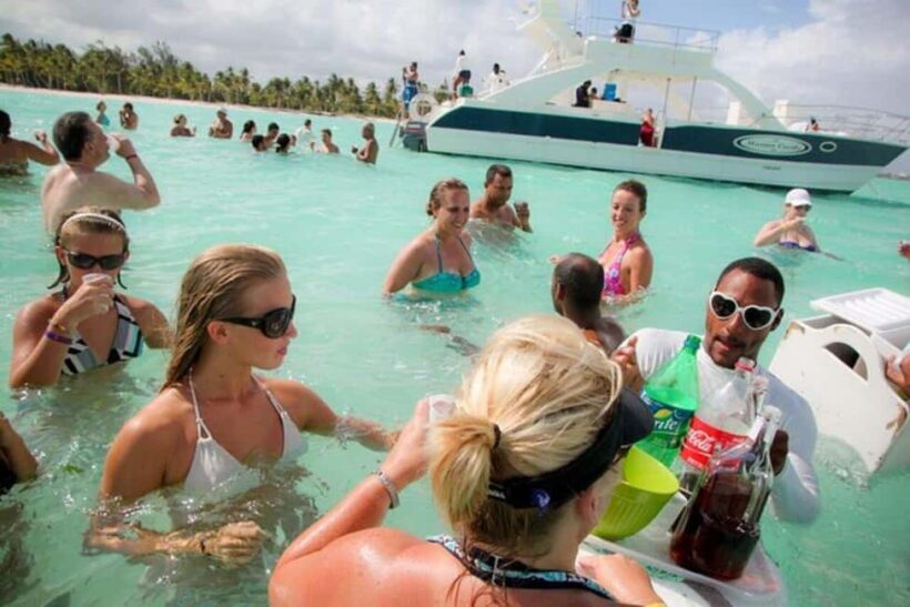 Party Boat in Punta Cana: Music, Drinks, and Fun - Key Points