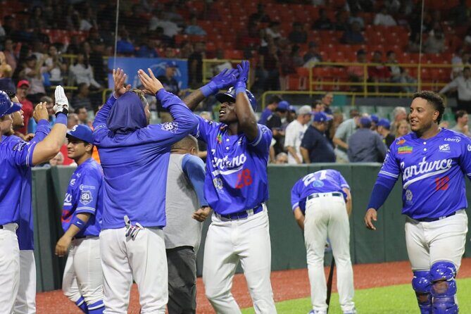 Party Bus and Baseball Game Puerto Rico - Key Points