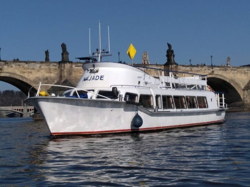 Party in Prague: Private River Cruise with Unlimited Drinks - An In-Depth Look at the River Party Cruise