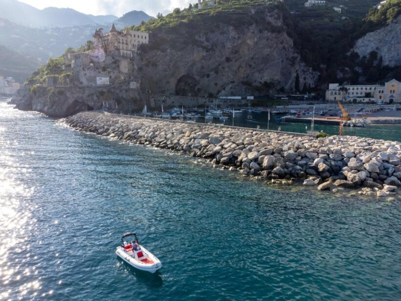 Pascià Oromarine S65 Self drive boat rental Amalfi Coast - Navigating the Amalfi Coast by Self-Drive Boat
