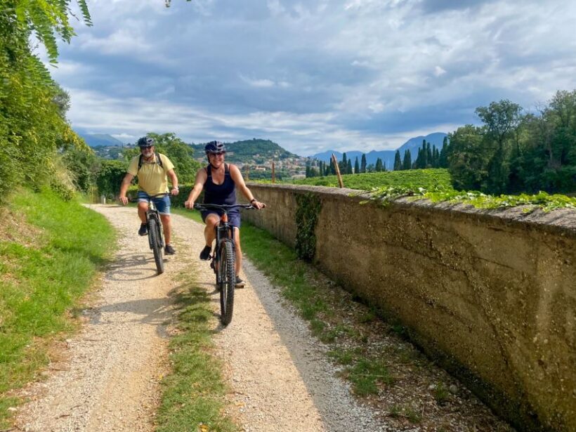 Pastrengo: e-bike tour and wine tasting in the Castle - Key Points