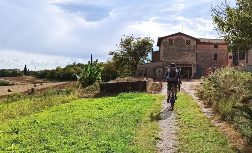 Pastrengo: e-bike tour and wine tasting in the Castle - Why Choose This Tour?