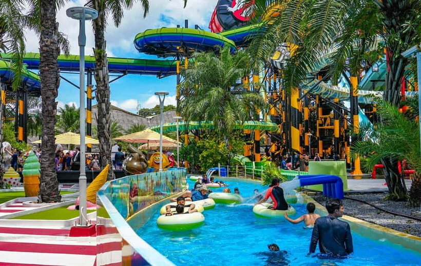 Pattaya: Columbia Pictures Aquaverse Cabana Experiences - The Mega Wave Pool and Entertainment Venue