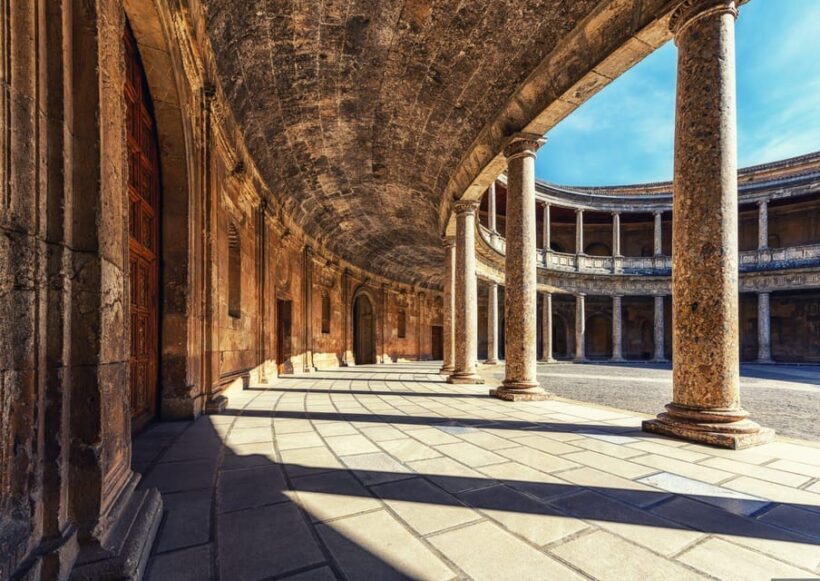 Peaceful Family walking tour in Granada - Discovering Granada on Foot: An In-Depth Look