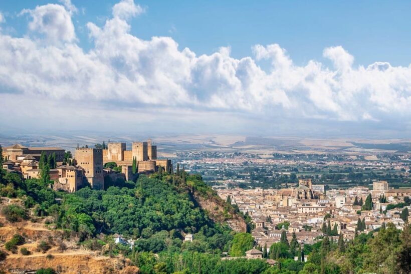 Peaceful Family walking tour in Granada - FAQ
