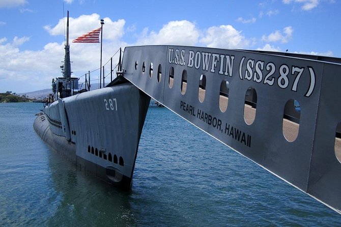 Pearl Harbor USS Arizona & Bowfin Submarine - Exploring the USS Bowfin Submarine