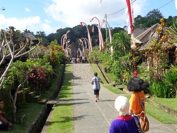 Penglipuran Traditional Village Tour with Swing, Rice Terrace, and Temple - Key Points