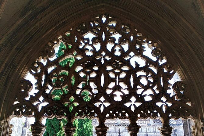 Peniche, Nazaré (big waves), Batalha monestary tour and Óbidos - FAQ