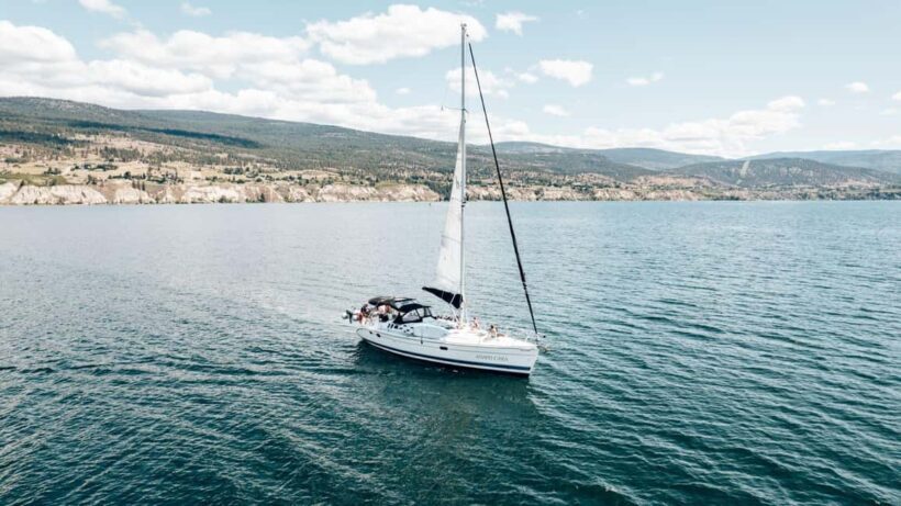 Penticton Okanagan Lake: Sailing Tour - Swim and Paddleboard Breaks: Refreshing Interludes