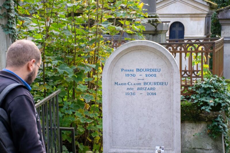 Père Lachaise Cemetery: A Stroll Through Immortal History - Key Points