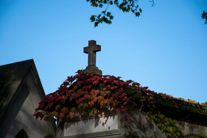 Père Lachaise Cemetery: A Stroll Through Immortal History - Who Should Consider This Tour?