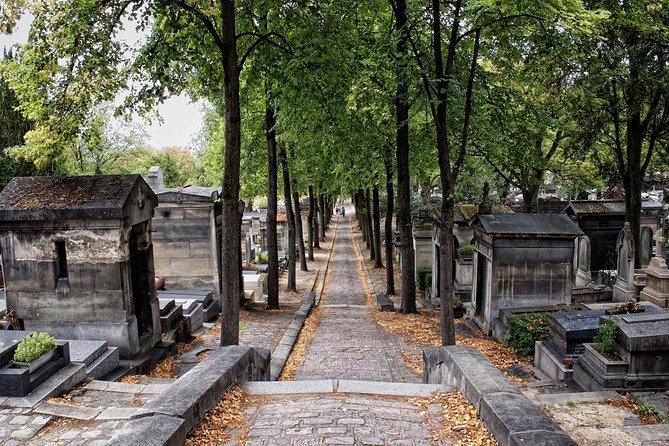 Pere Lachaise Cemetery Private Walking Tour - Key Points