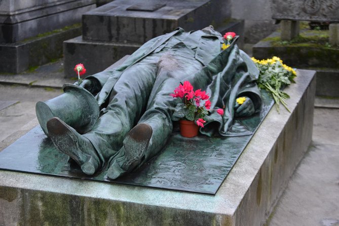 Pere Lachaise Cemetery Walking Tour in Paris - Tour Highlights and Experience