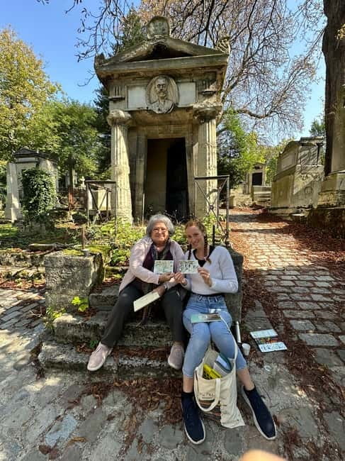 Père Lachaise Cemetery Watercolor Postcard Workshop in Paris - FAQ