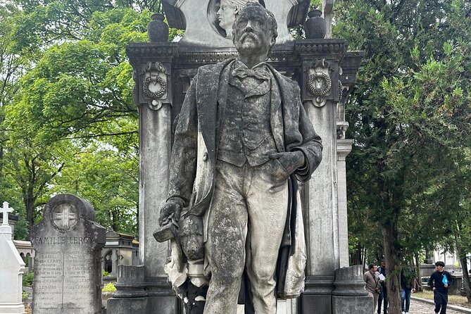 Père Lachaises Cemetery Celebrities and Ghosts Mystery Tour - Knowledgeable and Engaging Guides