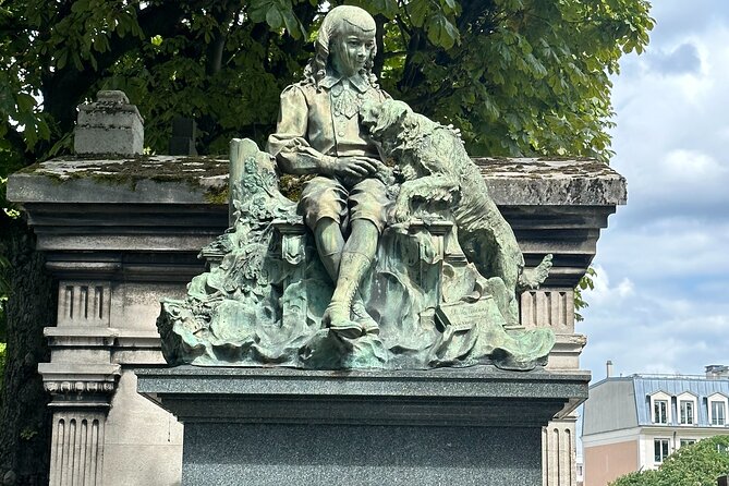 Père Lachaises Cemetery Celebrities and Ghosts Mystery Tour - Frequently Asked Questions