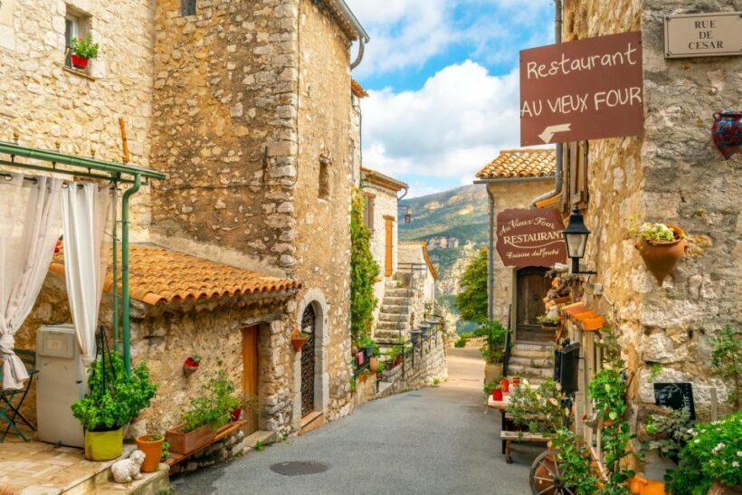 Perfume factory of Grasse, Glass Blowers and local Villages - Key Points