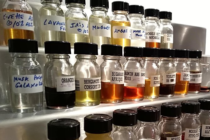 Perfume Workshop - Instructors and Learning Environment