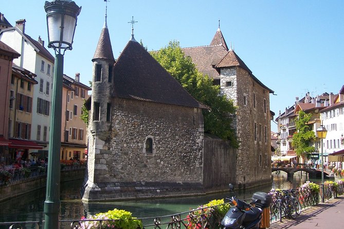 Pérouges & Annecy Private Day Trip With Food Tasting From Lyon - Pickup Information
