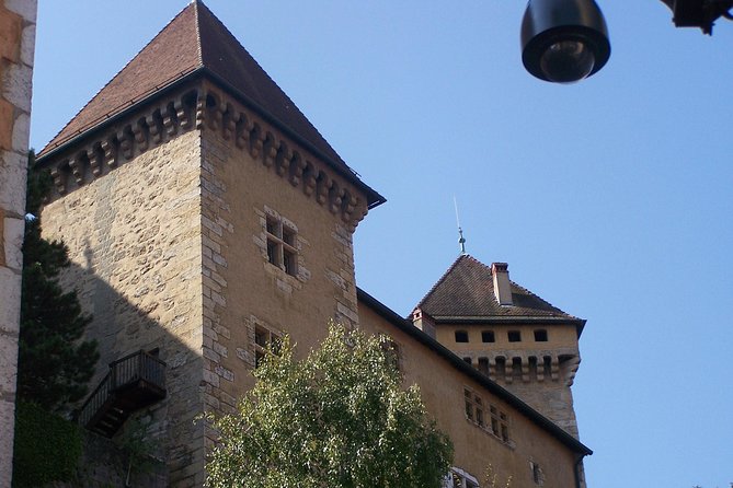 Pérouges & Annecy Private Day Trip With Food Tasting From Lyon - Lakeside Beauty of Annecy
