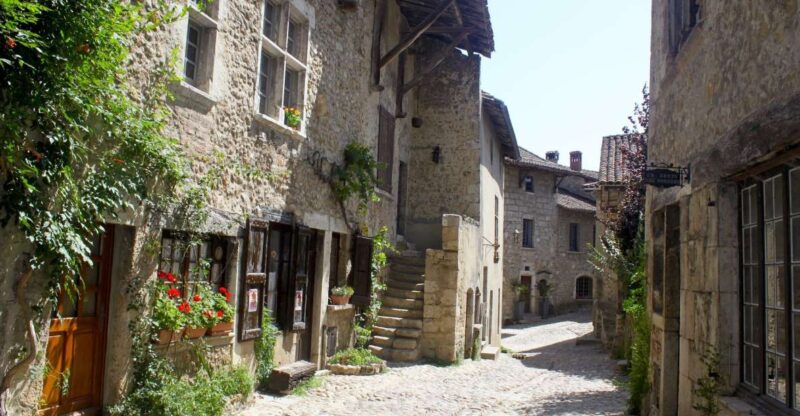 Pérouges: Private Guided Tour of the Medieval Village - Key Points