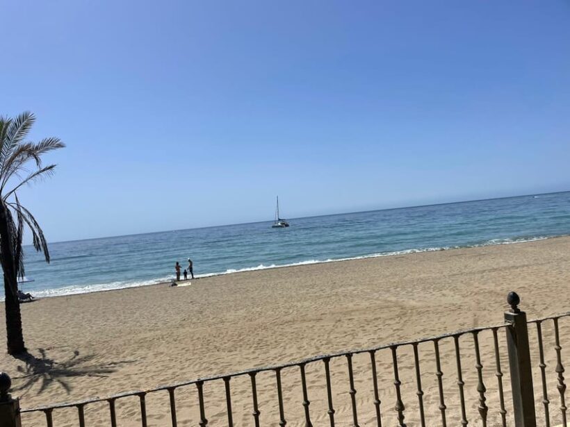 Personal (group) Fitness Training by the beach - The Trainer and Equipment: Expertise Matters