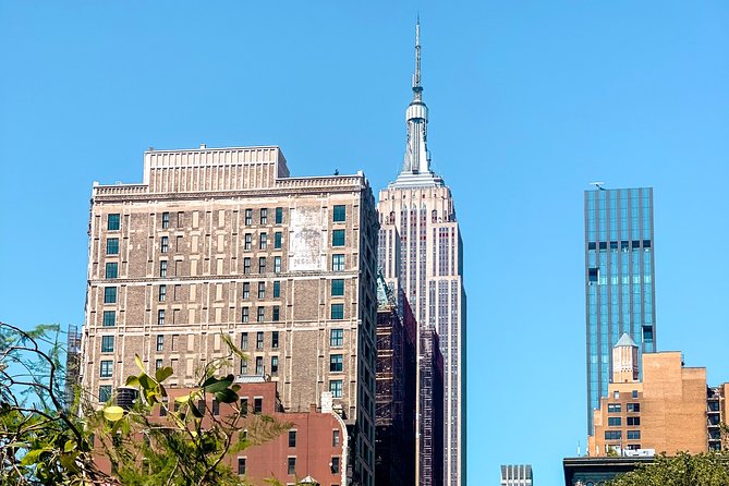 Personalized Experience with your Local Tour Guide - Exploring the Stops and Sights