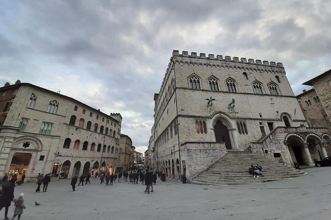 Perugia Private Walking Tour With Licensed Guide - Symbols in Fontana Maggiore
