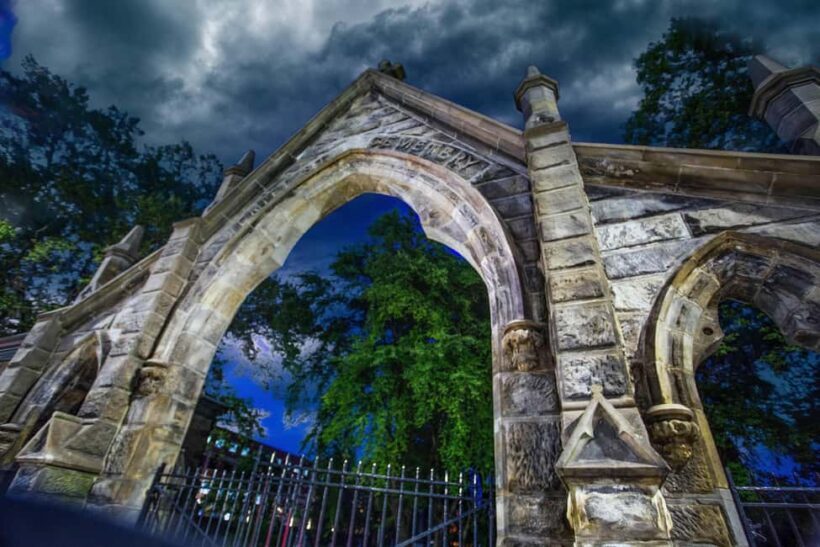 Phantom's Parade on Prospect: Cleveland Ghost Tours - An In-Depth Look at the Cleveland Ghost Tour Experience