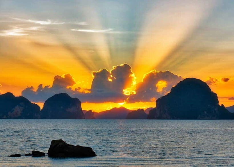 Phi Phi & 4 Islands Sunset tour + Bioluminescent Planktons - Food and Refreshments: What’s Included