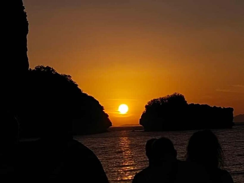 Phi Phi & 4 Islands sunset tour plus bioluminescent plankton - A Full Breakdown of the Experience