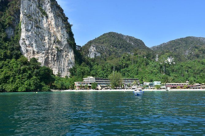Phi Phi Don & Phi Phi Leh Sunset Trip by Arisa Speed Boat - Diving Into the Details: What Makes This Tour Stand Out