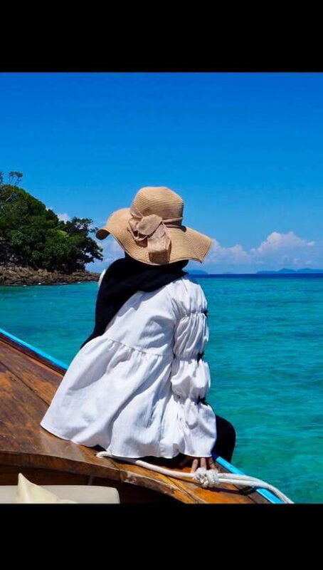 phi phi island : Luxury Private Wooden Boat Rental - Authenticity and Personal Touches