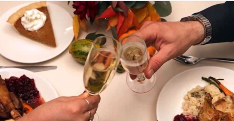 Philadelphia: Christmas Eve Gourmet Brunch or Dinner Cruise - Views and Atmosphere