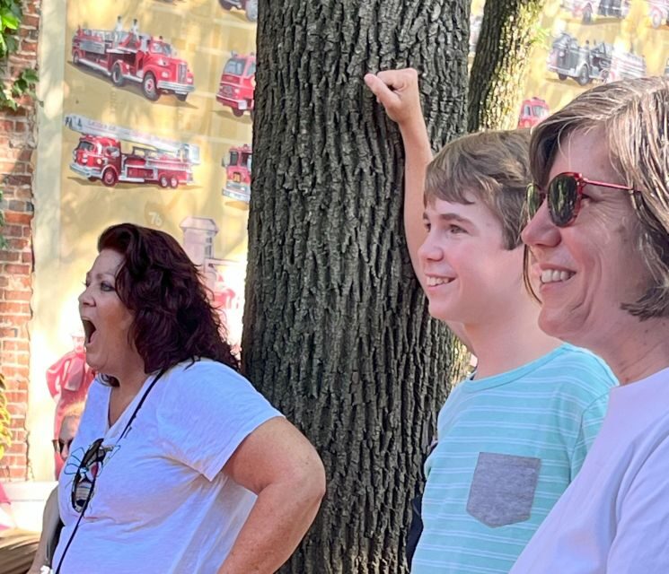Philadelphia: Comedy Magic Walking Tour with a Guide - What Travelers Can Expect