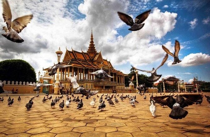 Phnom Penh 3 Days - A Practical Introduction to Phnom Penh in 3 Days
