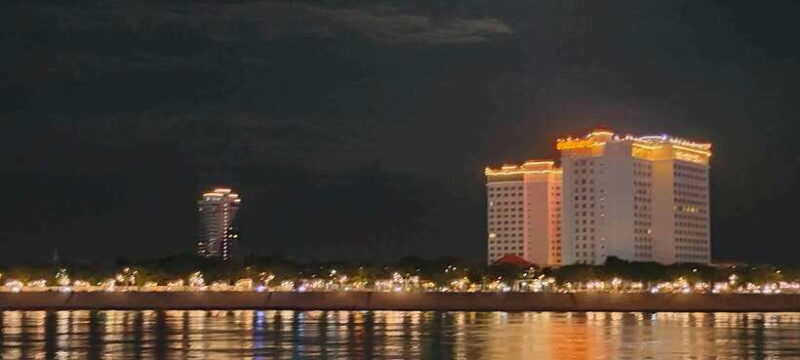Phnom Penh: City Sights Evening Tour by Tuk Tuk - The Sum Up