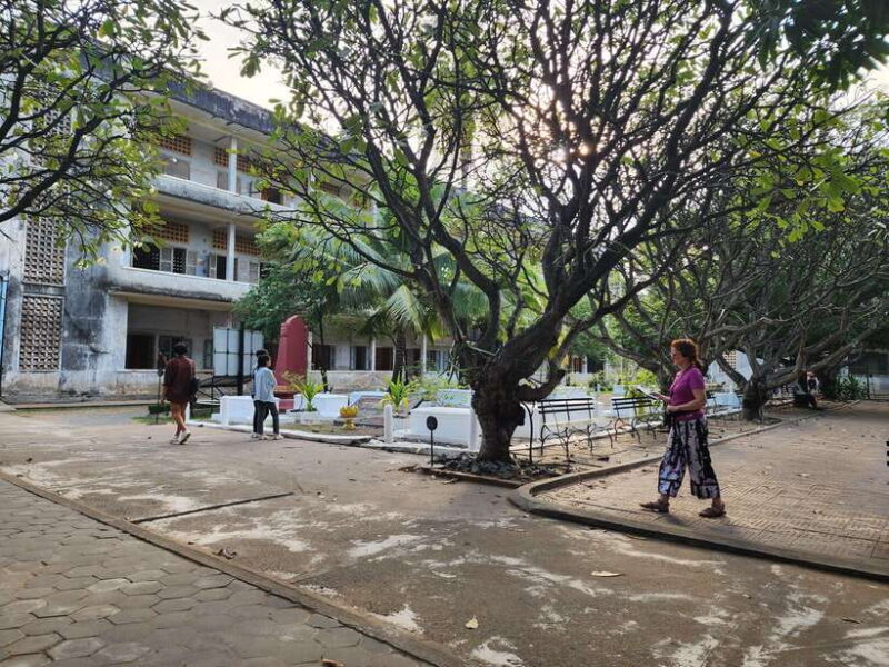 Phnom Penh: City Tour with S21 and Killing Fields - Transportation, Group Size, and Overall Value