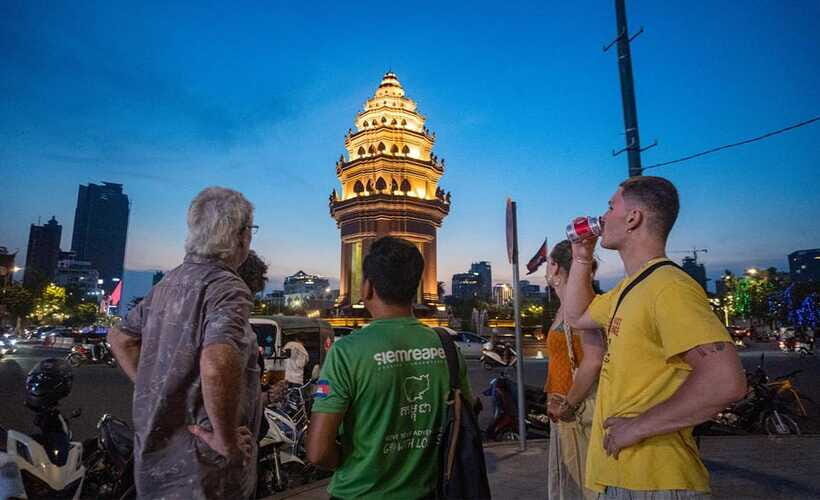 Phnom Penh: Evening City Tour by Tuk Tuk with 1 Dinner - What the Reviews Say
