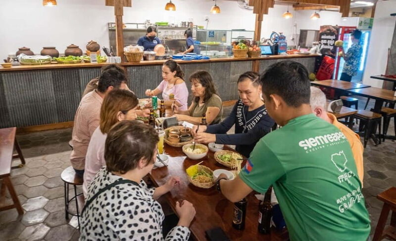 Phnom Penh: Evening Food Tour with Drinks & Tuk Tuk Included - Key Points