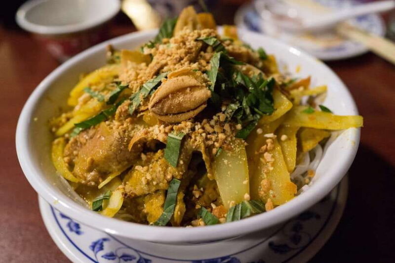 Phnom Penh: Evening Food Tour with Drinks & Tuk Tuk Included - What to Keep in Mind