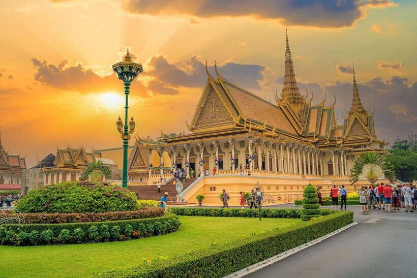 Phnom Penh Full Day Private Tour with All Admission Tickets - Discovering Phnom Penh: A Day of History, Culture, and Authenticity