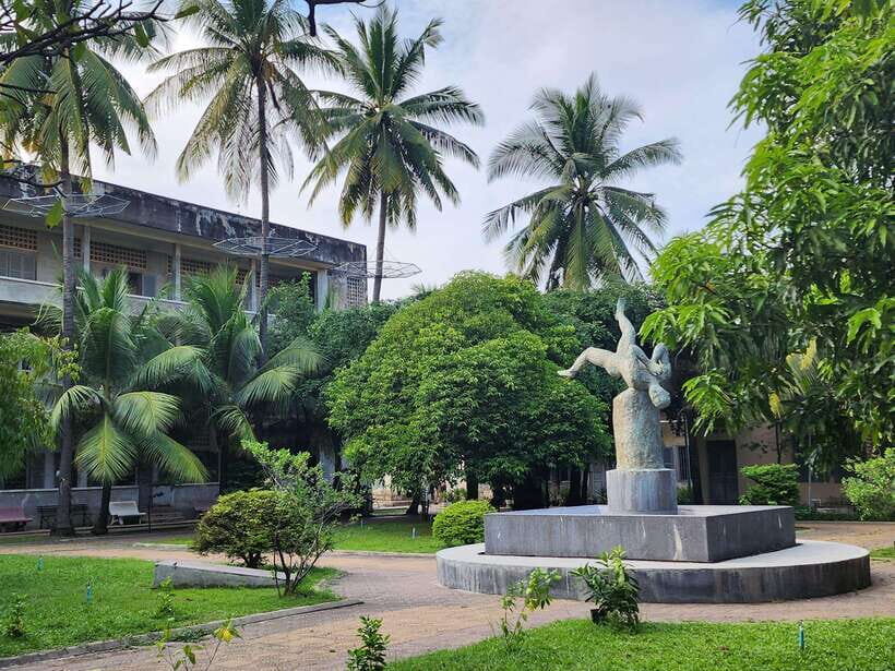 Phnom Penh: Highlights Tour Including S21 and Killing Fields - FAQs