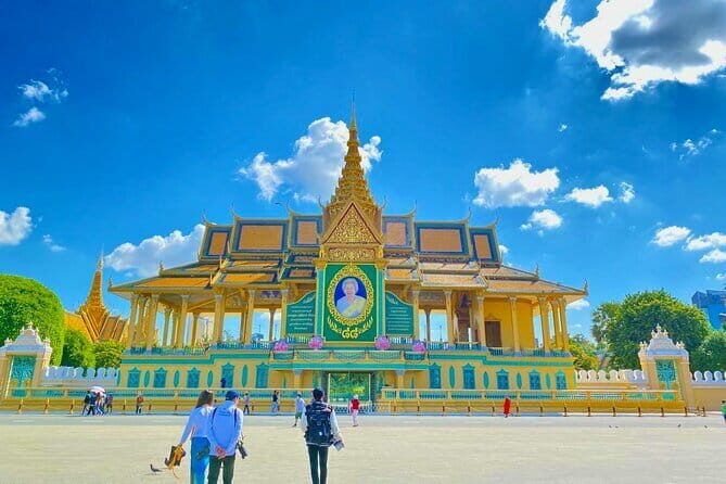 Phnom Penh Hop-on Hop-off Highlight Tour including Killing Fields - Exploring the Itinerary in Detail