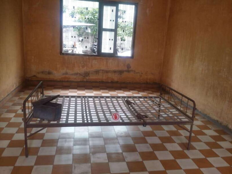 Phnom Penh: Killing Fields and Prison S21 Bus Tour - Key Points