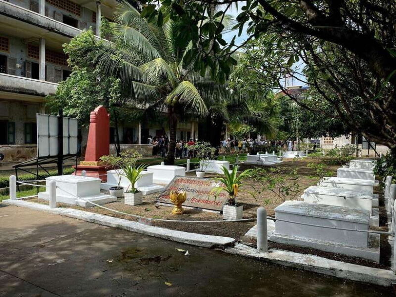 Phnom Penh: Killing Fields and Prison S21 Bus Tour - Final Thoughts: Who Will Love This Tour?