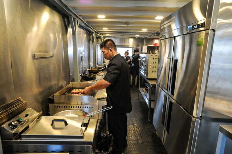 Phnom Penh: Mekong Sunset Dinner Cruise with Live Music - Key Points