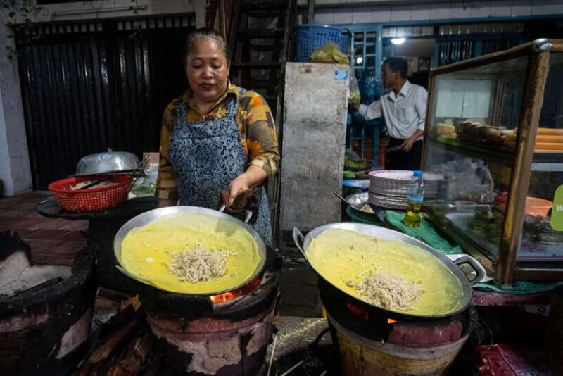 Phnom Penh: Morning Foodie & Market Tour by Vespa - What Travelers Say