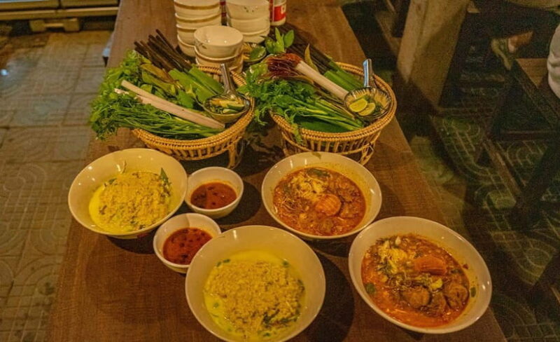 Phnom Penh: Night Foodie Tour by Tuk Tuk with Drinks - What Makes This Tour Stand Out?