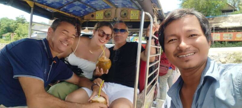 Phnom Penh: Private City Tour by Tuk-Tuk with 10 Highlights - The Independence Monument & Park Strip: Vietnam & Cambodia’s Symbols